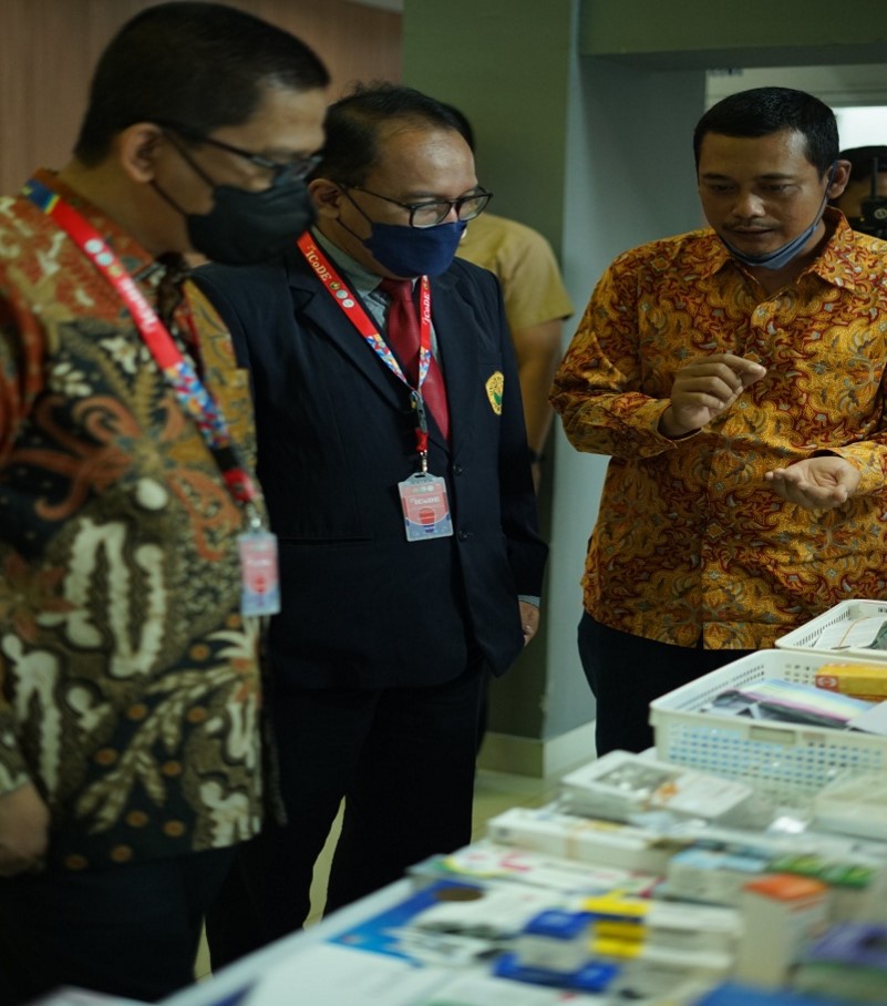 FKG Hadirkan Alumni Sebagai Pembicara Pada The 2nd ICoDE 2022 - Faculty of Dentistry ...